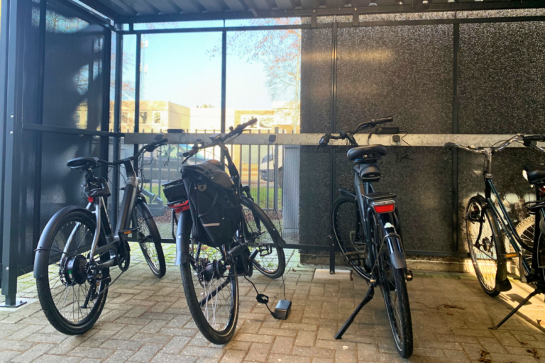 Moderne fietsenstalling bij GEOTECH